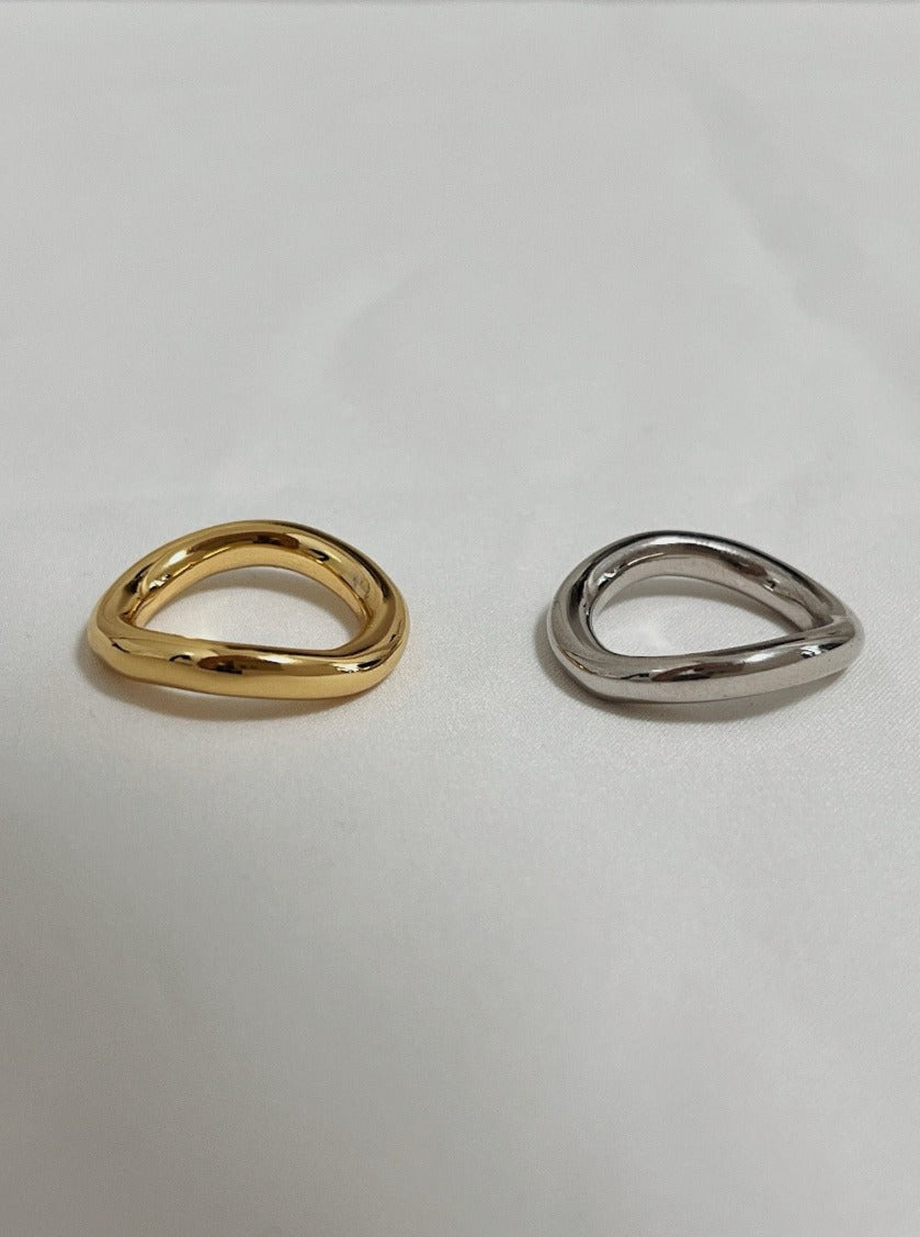 Noa Minimalist Wavy Ring – Aurous Atelier